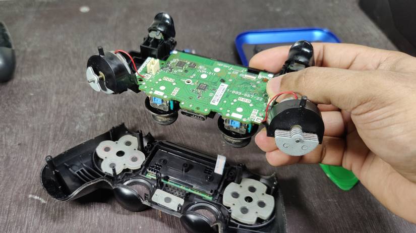 original ps4 controller inside