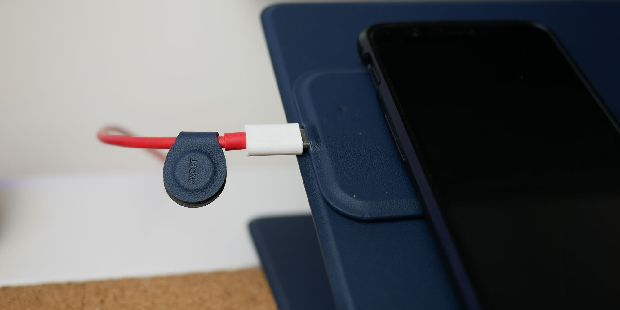 The MOFT Smart Desk Mat Helps You Organize Your Stuff