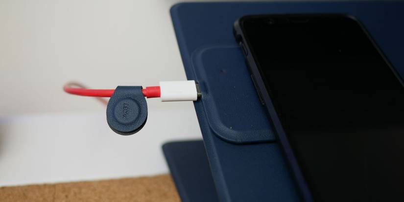 The MOFT Smart Desk Mat Helps You Organize Your Stuff