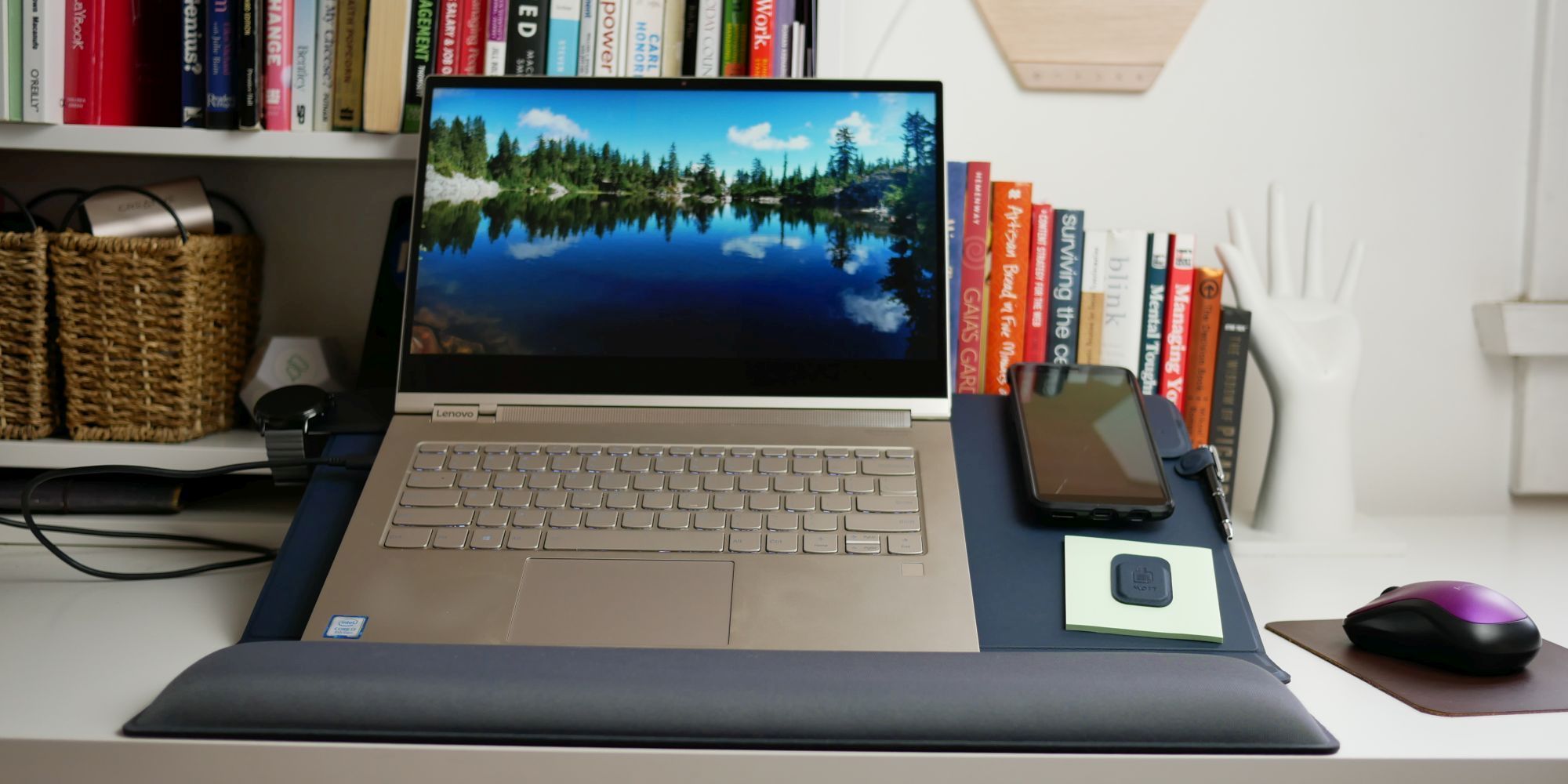 The MOFT Smart Desk Mat Helps You Organize Your Stuff