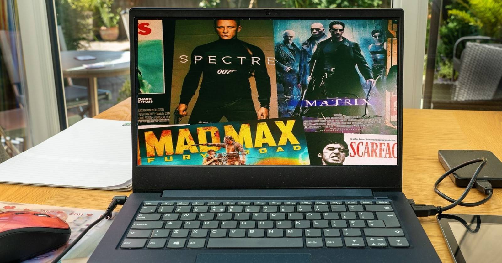 8 Cool Movie Themes to Relive the Magic on Windows 10