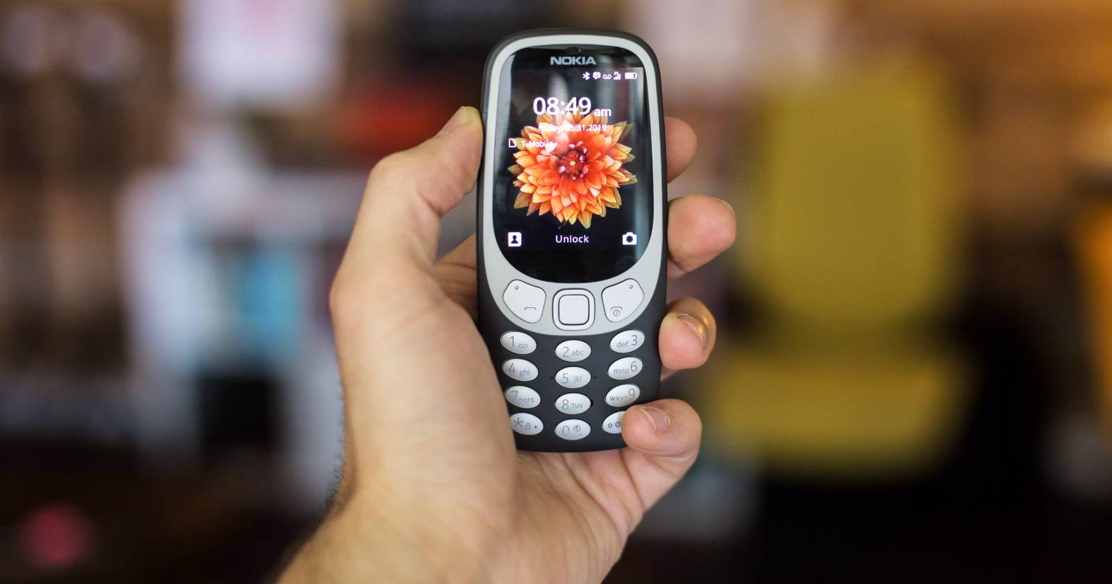 7 Everyday Challenges You Might Face When Switching to a Dumbphone