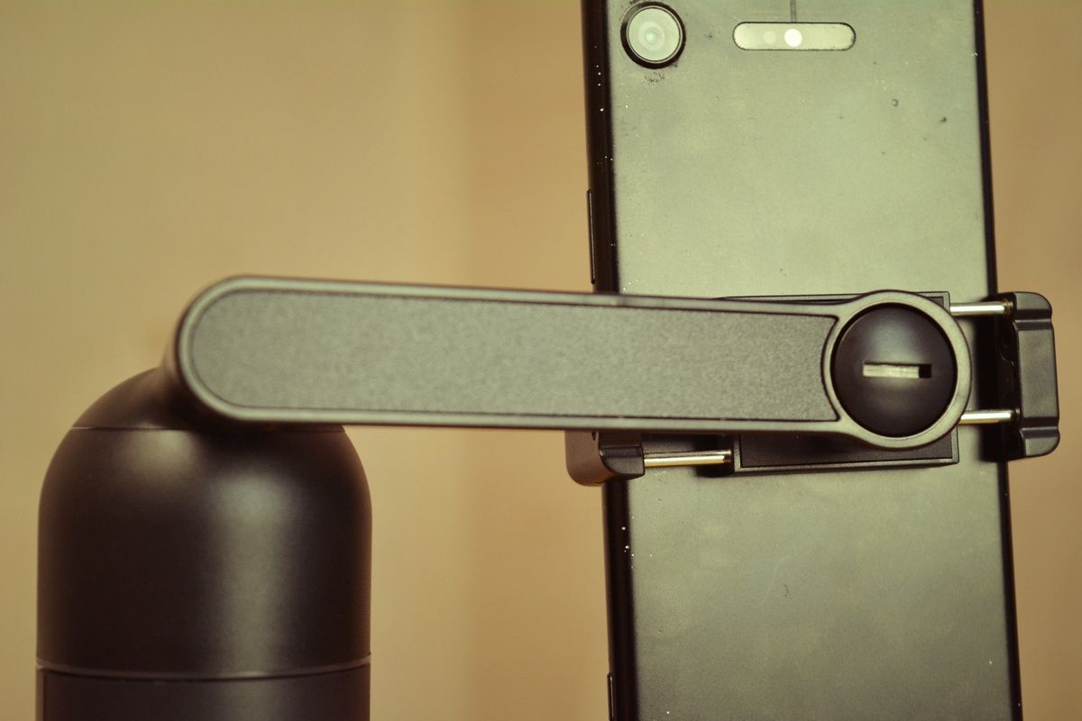 OBSBOT Me Review: Can This Auto-Tracking AI Phone Mount Level Up Your ...