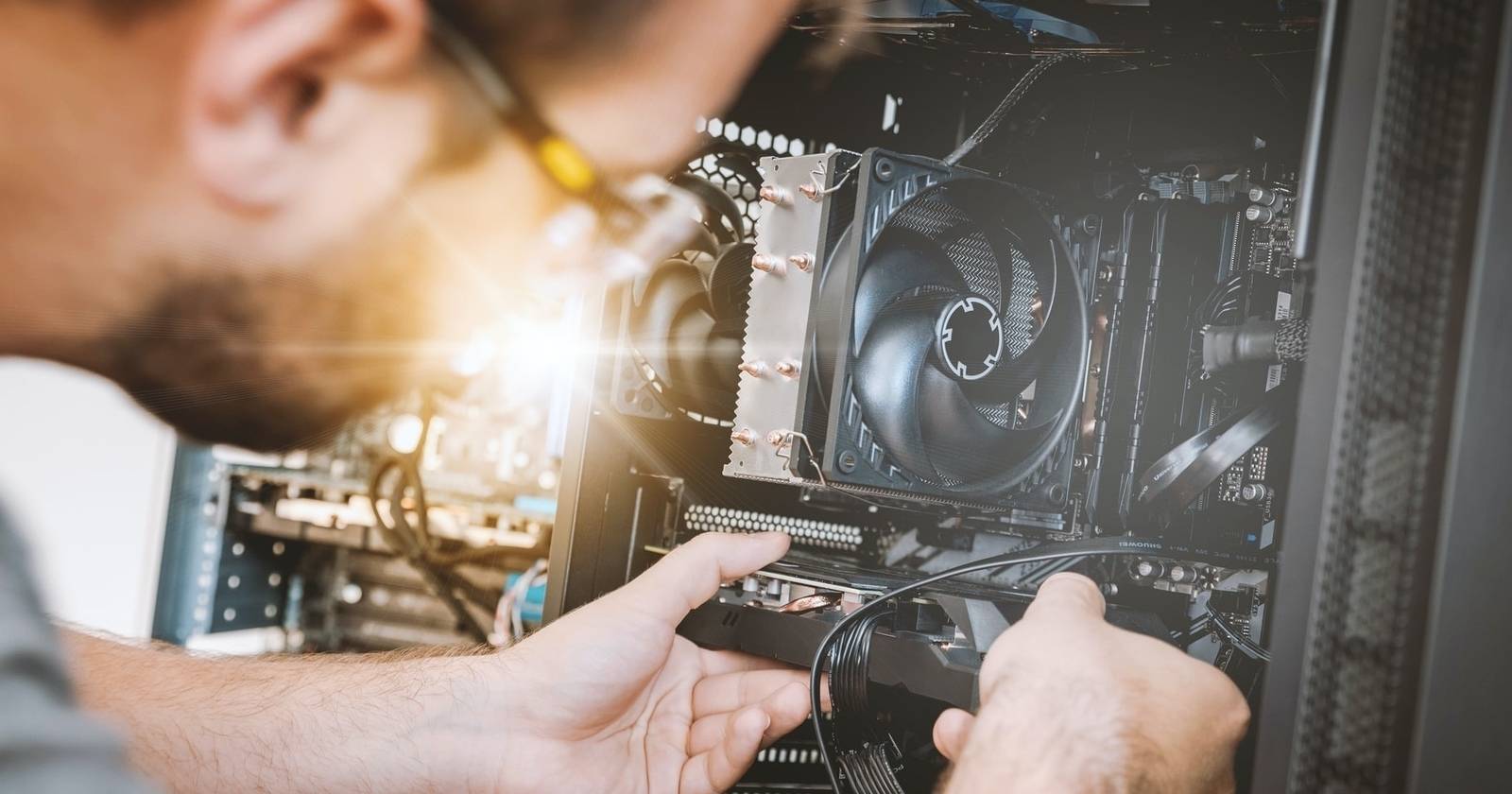 How Does a Computer Work and What Is Inside?