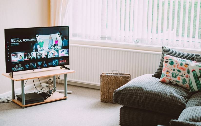 Smart TV vs. Regular TV: What Are the Differences?