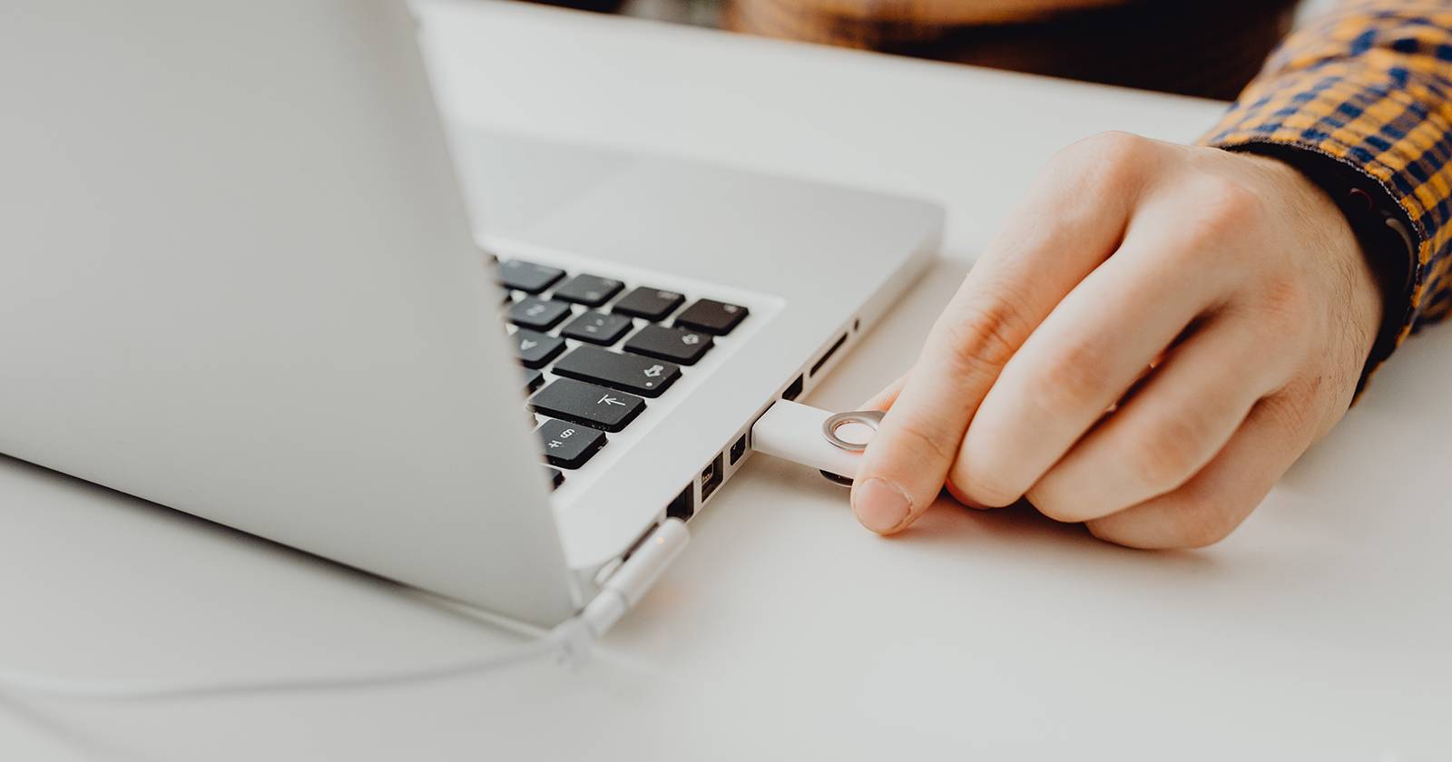 Can’t See Your USB Drive's Files and Folders on Windows? Here's How to ...