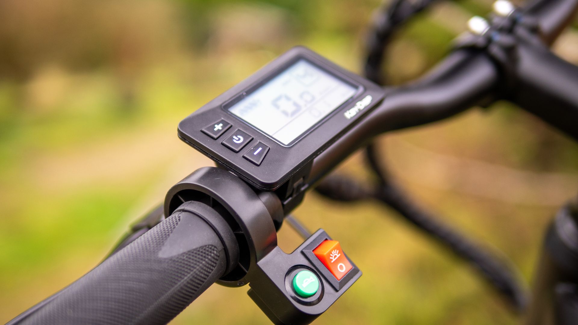 Eskute Voyager: Powerful Budget e-Mountain Bike Goes Anywhere