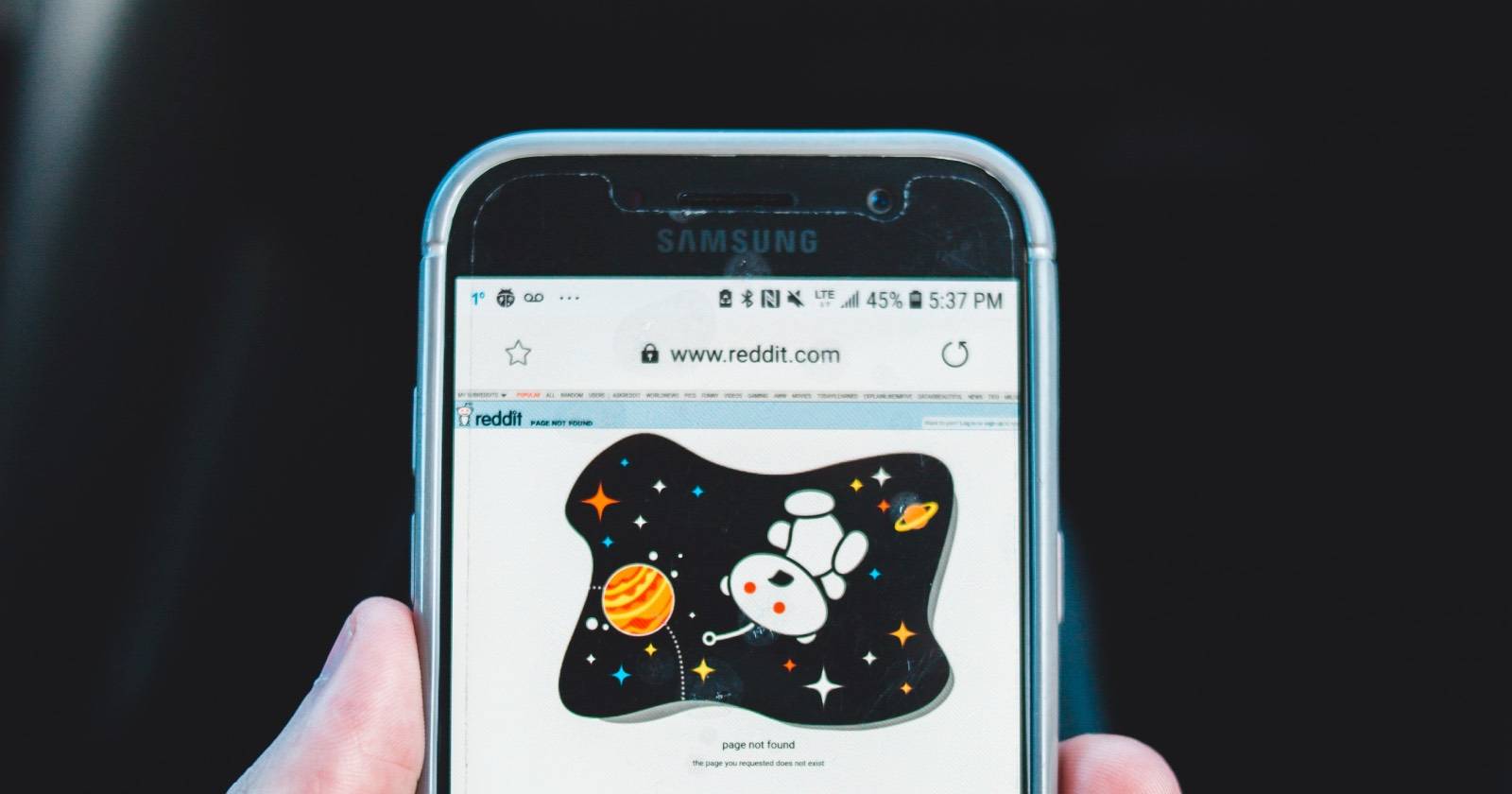 What Does a Reddit Moderator Do?