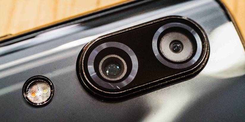 How to Use Your Old Smartphone as a Dashcam