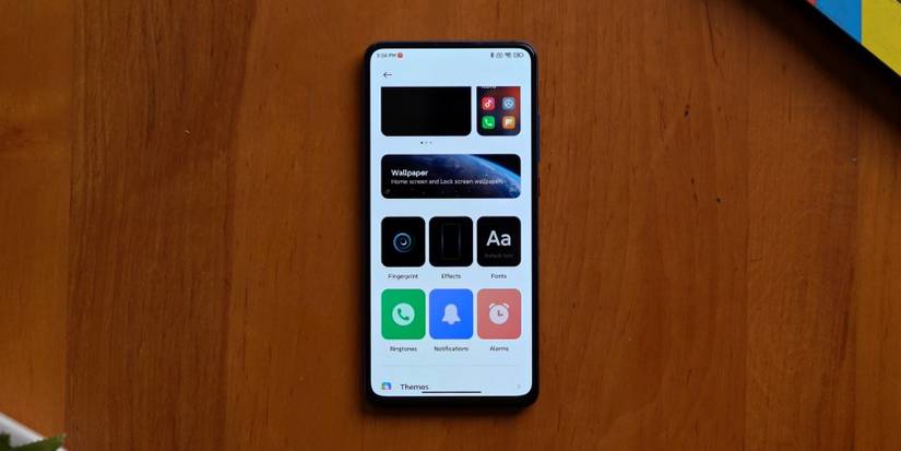 What Is an Android Skin? How Do Phone Makers Change Stock Android?