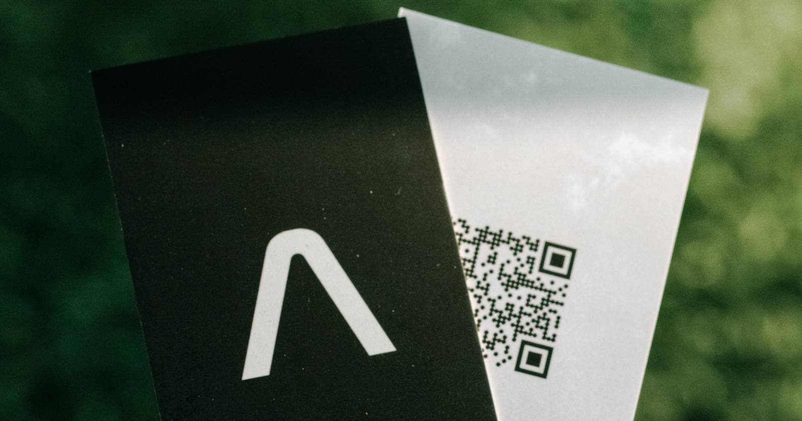 How to Create a Digital Business Card the Right Way: 10 Top Tips