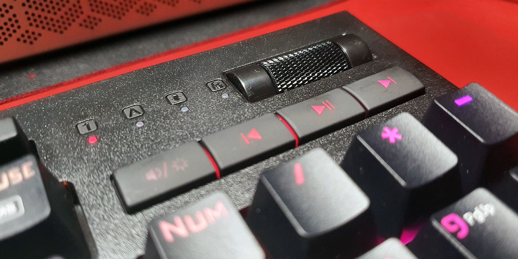 Redragon K586 Brahma Review: Affordable Yet Solid Hot-Swappable Mechanical Keyboard