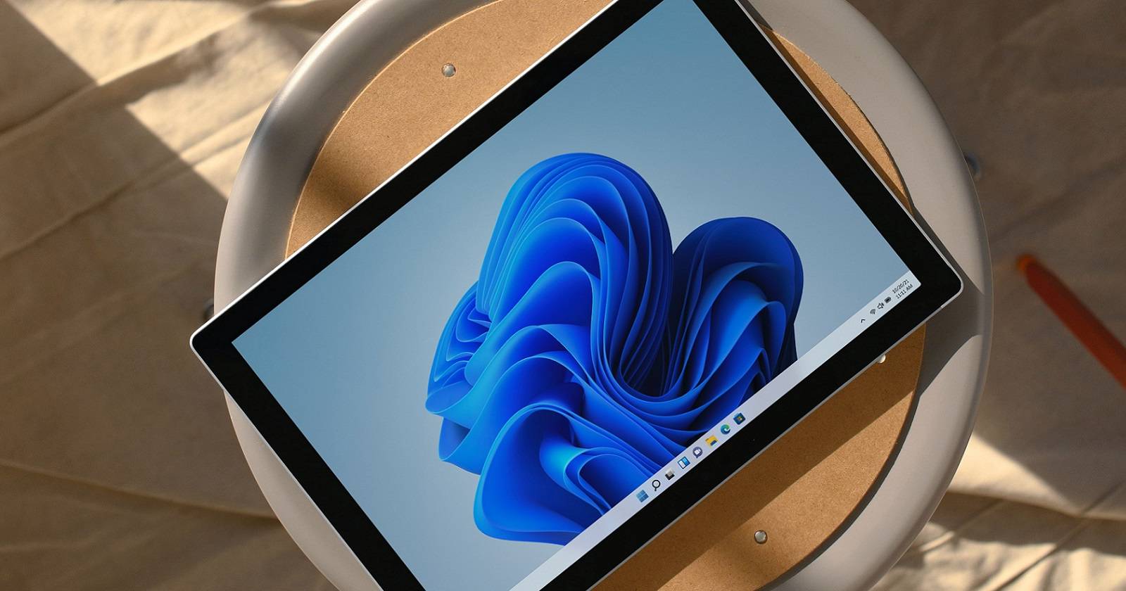 How to Change Desktop Icon Spacing in Windows 11 and 10