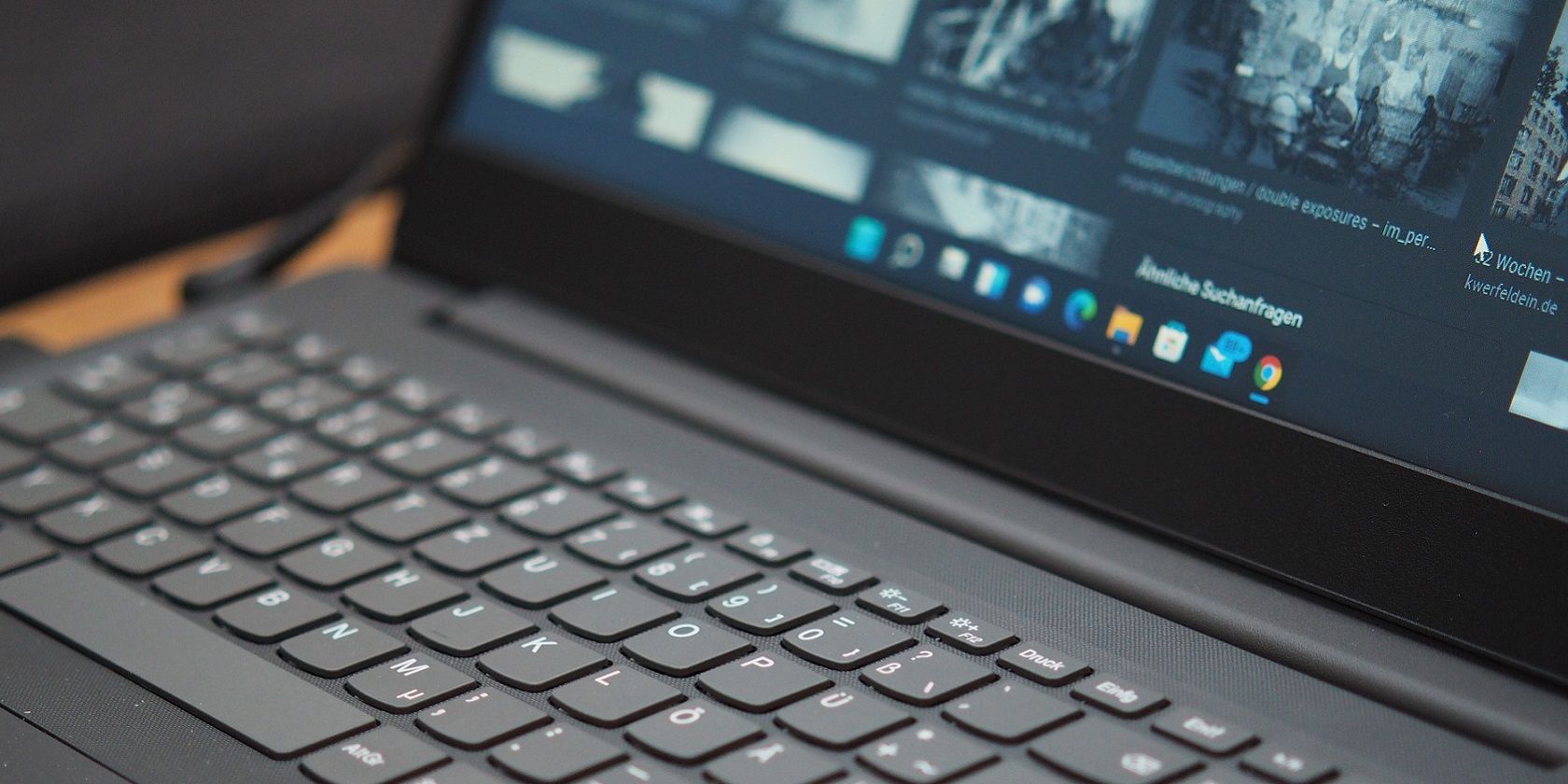 How to Show a List Instead of Thumbnails on Windows 11's Taskbar