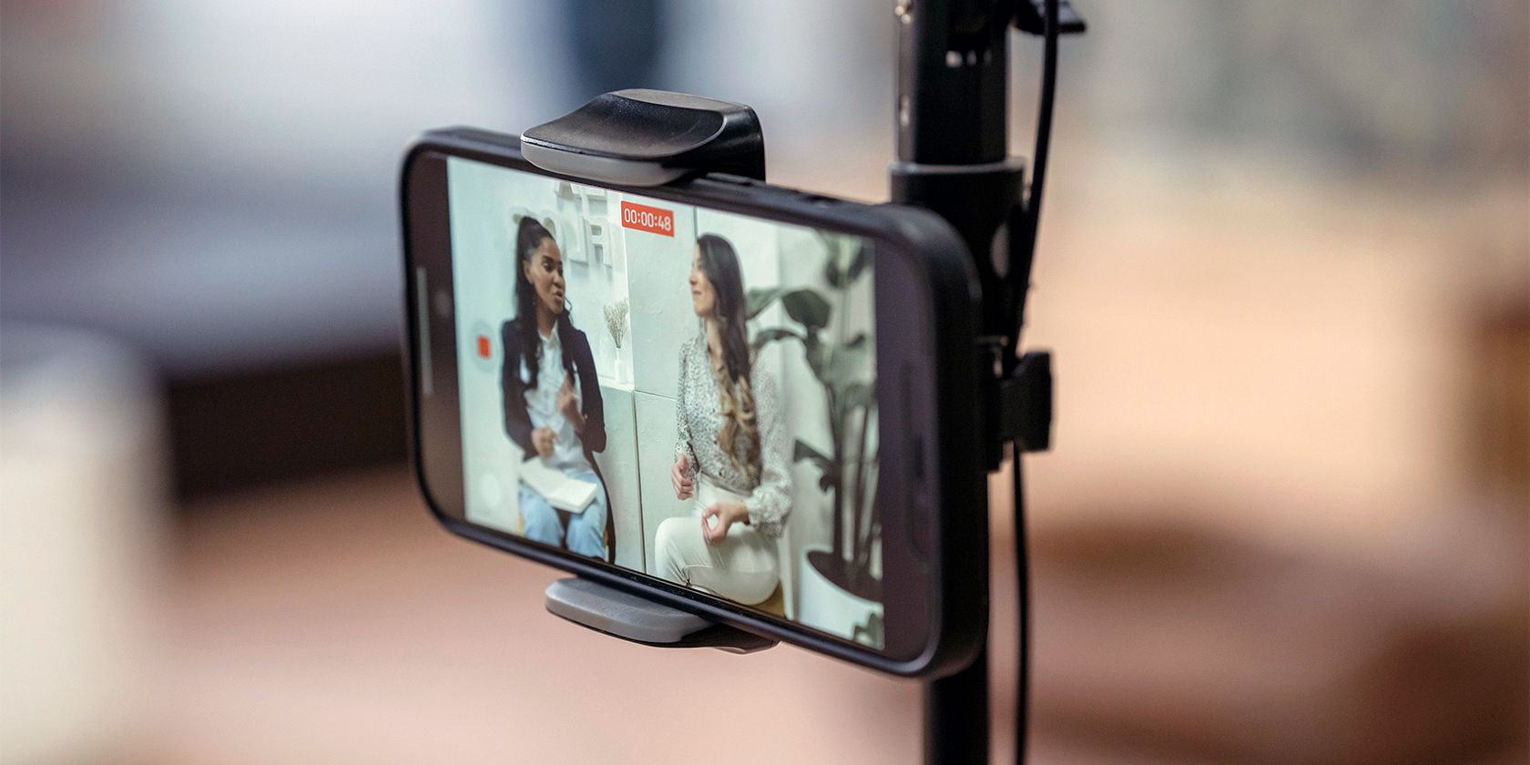 8 Things You Need to Start Vlogging on Your Smartphone