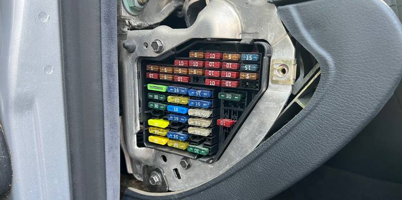 How to Test the Fuses on Your Car