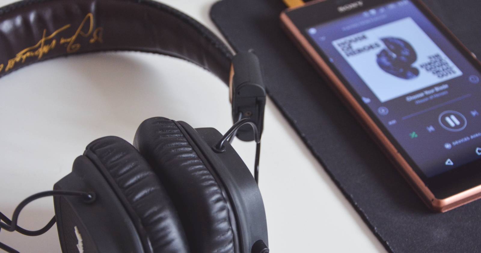 Why You Should Use Groove Music as Your Default Windows Music Player