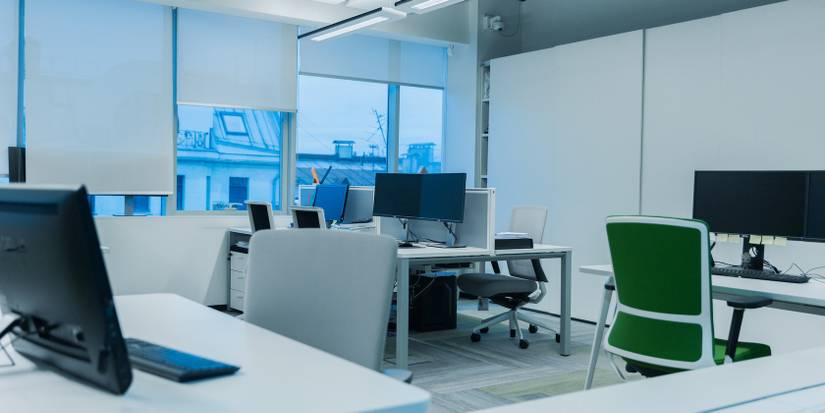 5 Pros and Cons of Working Full-Time (On-Site)