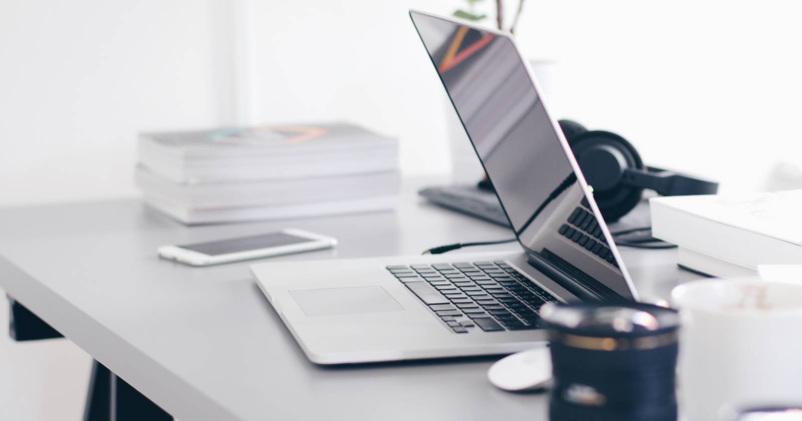 How to Keep Downloads Running on Windows 10/11 With the Laptop Lid Closed