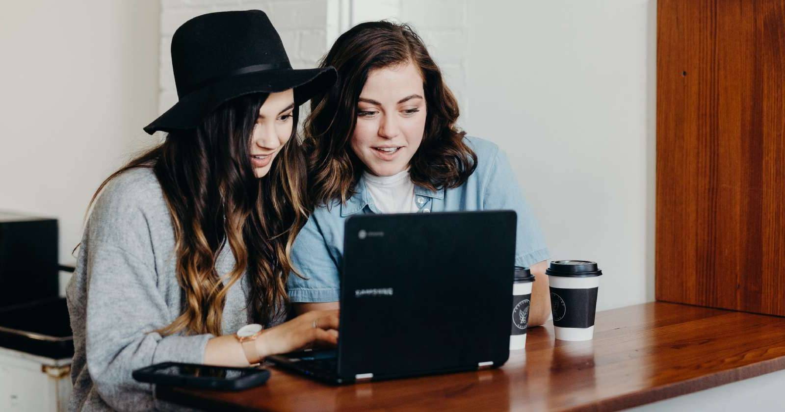 5 Hidden Gems Curators to Discover Weird and Wacky Things Online