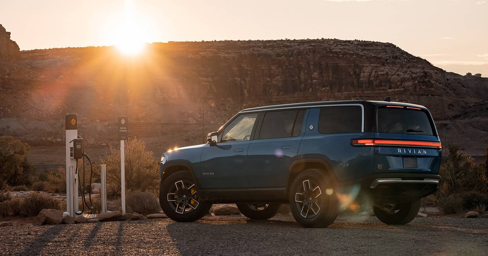 4 Reasons the Rivian R1S Is Better Than a Tesla Model X