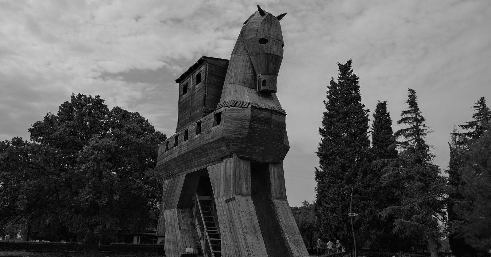 What Is a Trojan Horse in Cybersecurity? How Does It Work?