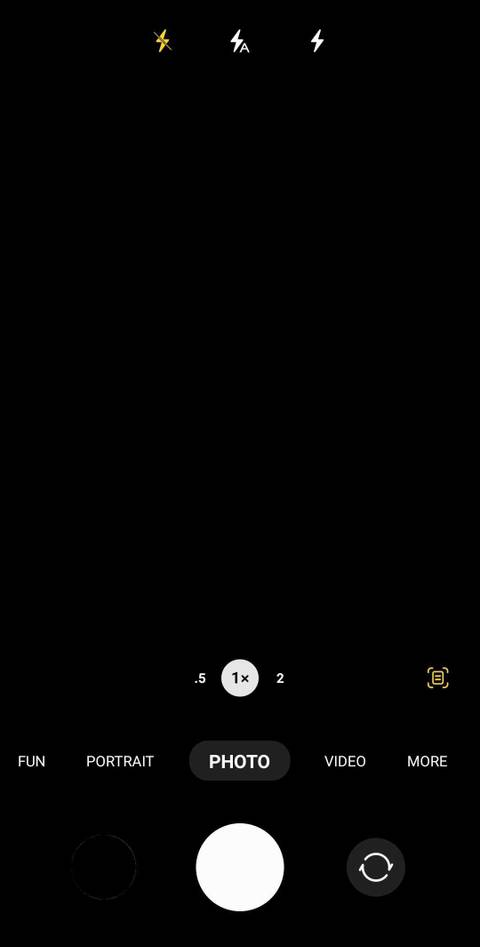 How to Use the Camera on a Samsung Phone
