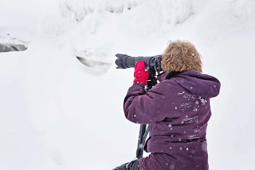 How to Take Beautiful Pictures in the Snow: 9 Tips