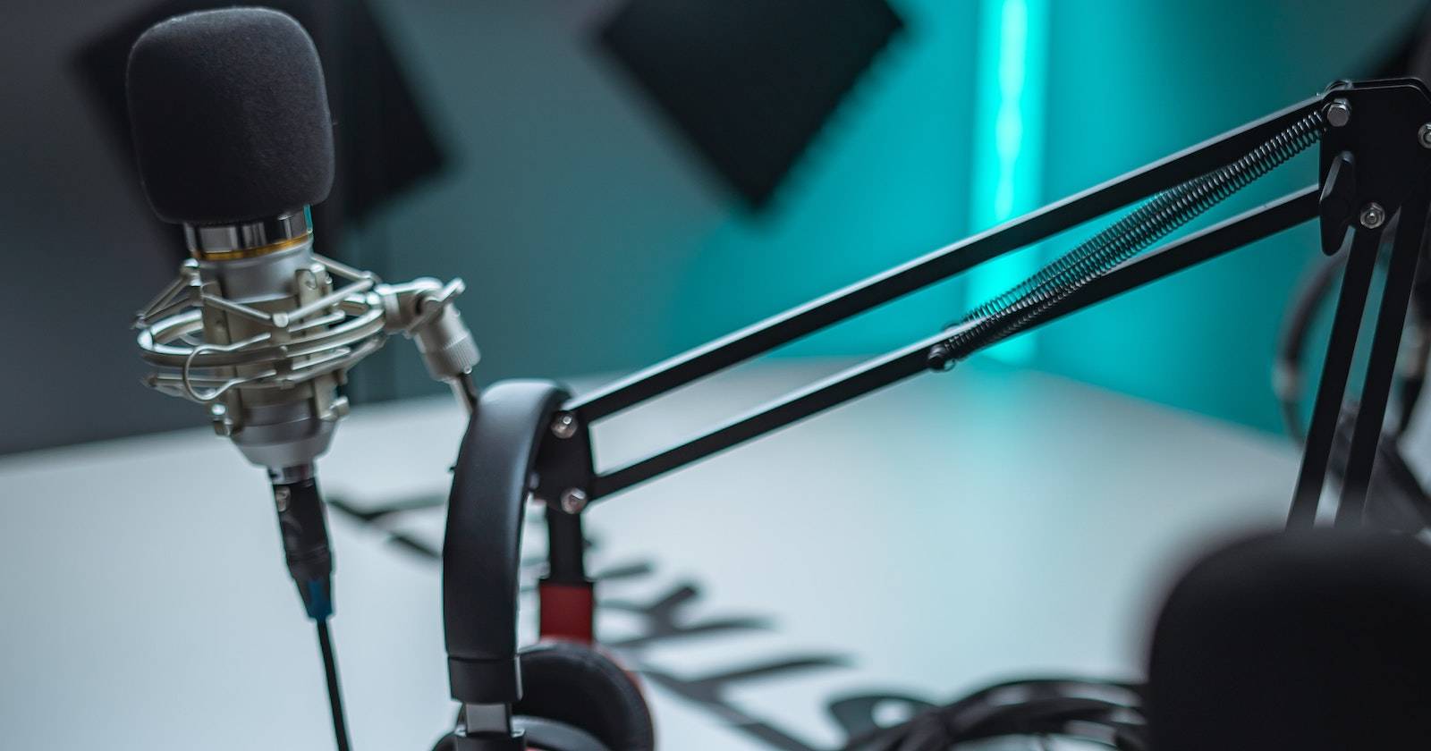 How to Generate Ideas for Your First Podcast: 5 Ways