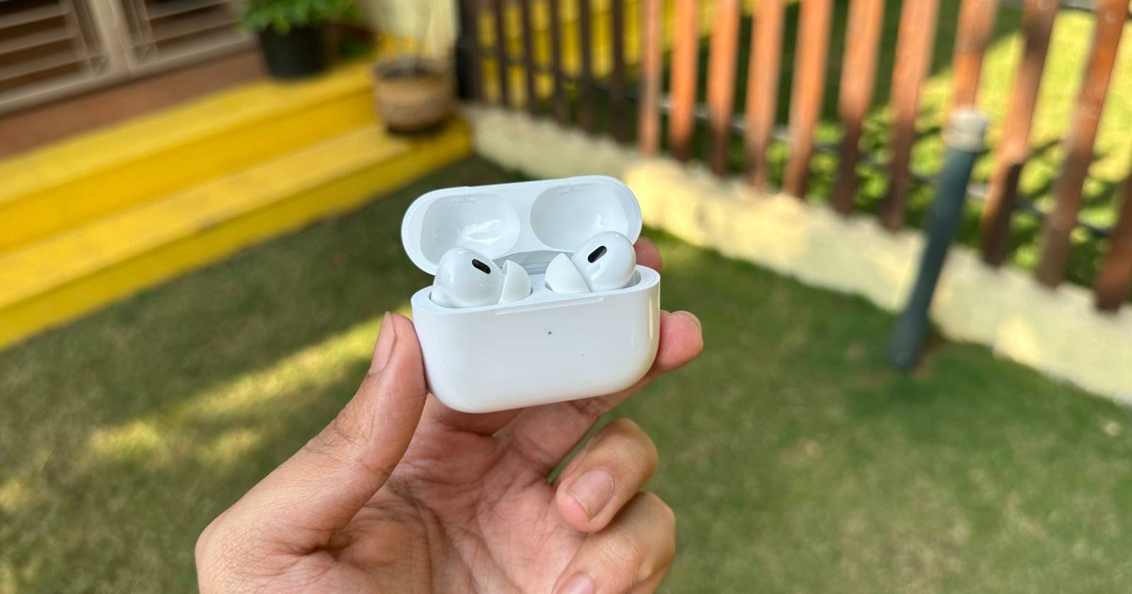 AirPods Pro Sounds Muffled in Transparency Mode? 5 Fixes to Try