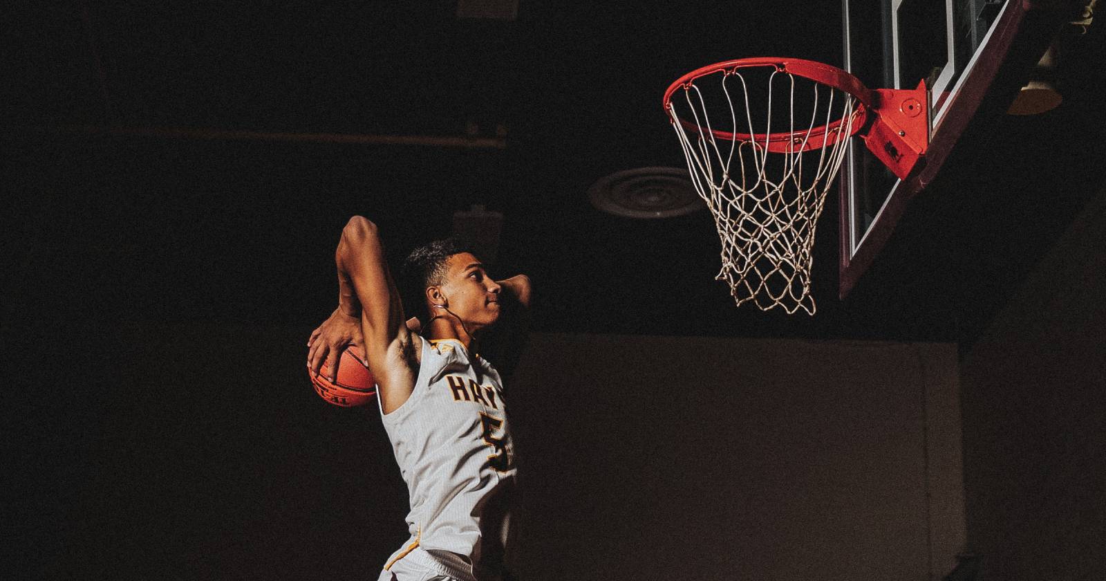 Try These 5 Gadgets to Improve Your Basketball Game