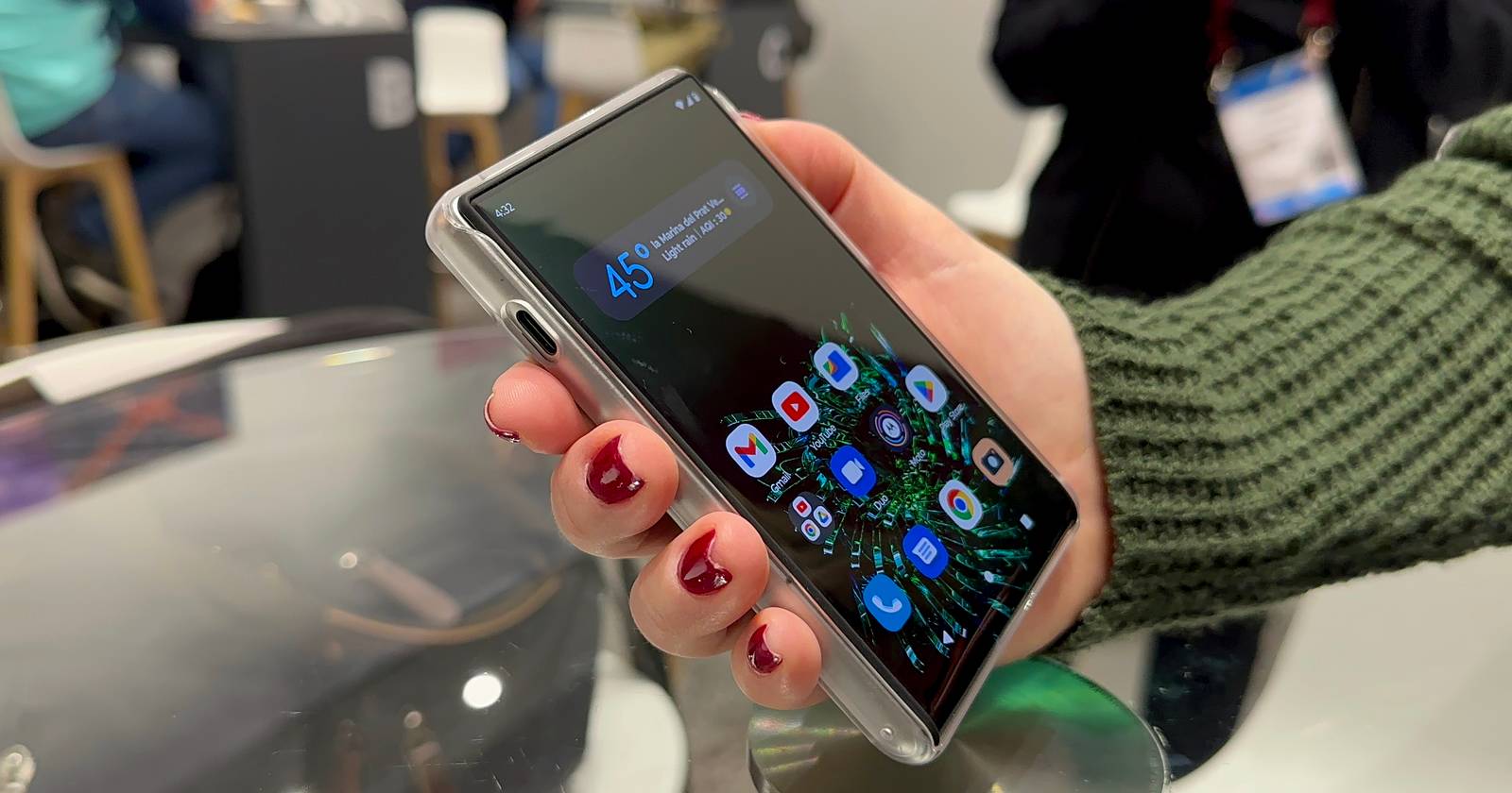 Motorola Reveals Its Rollable Smartphone Prototype at MWC 2023, But Who ...