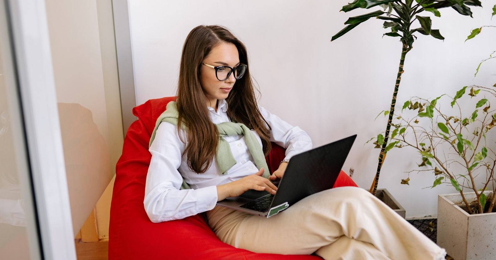 9 Social Media Tips to Impress Recruiters and Land a Job