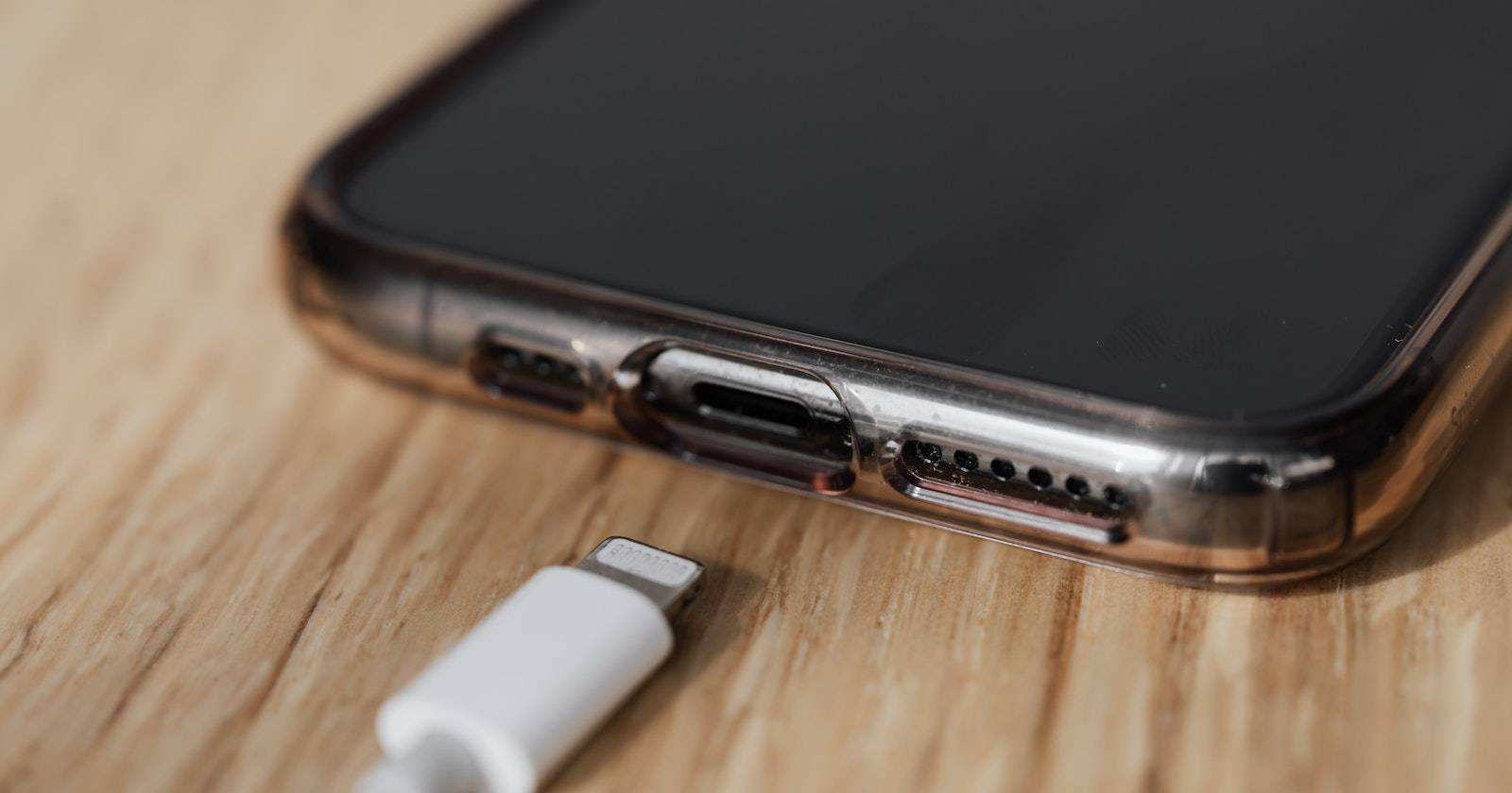 5 Reasons Your iPhone Lightning Cable Never Lasts (and How to Avoid Them)