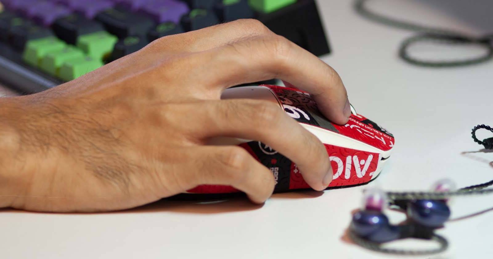 How Should You Hold Your Gaming Mouse? Mouse Grips Explained