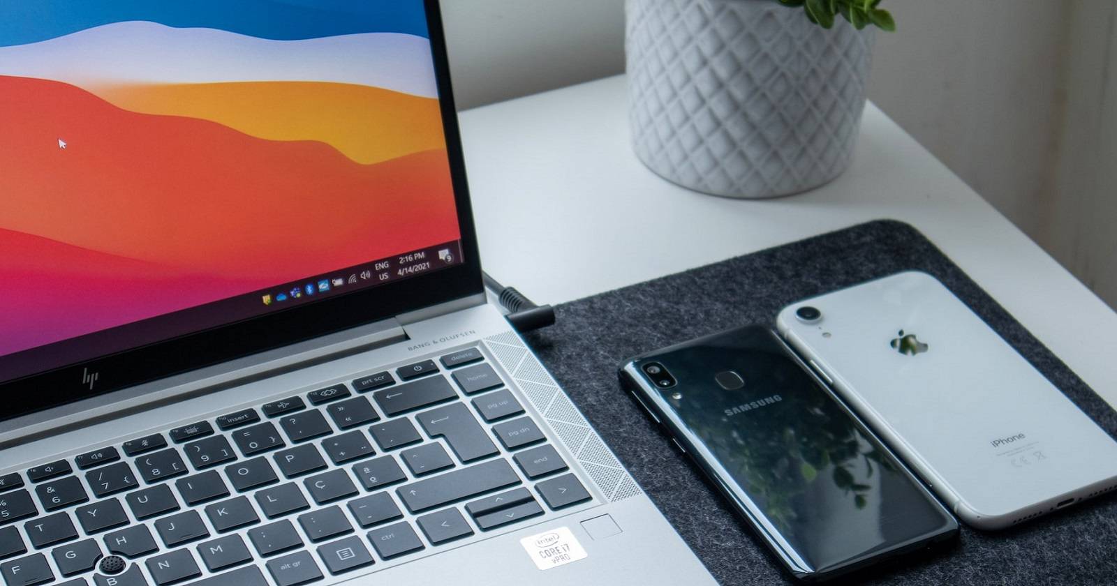 6 Essential Software for iPhone Users With Windows PCs