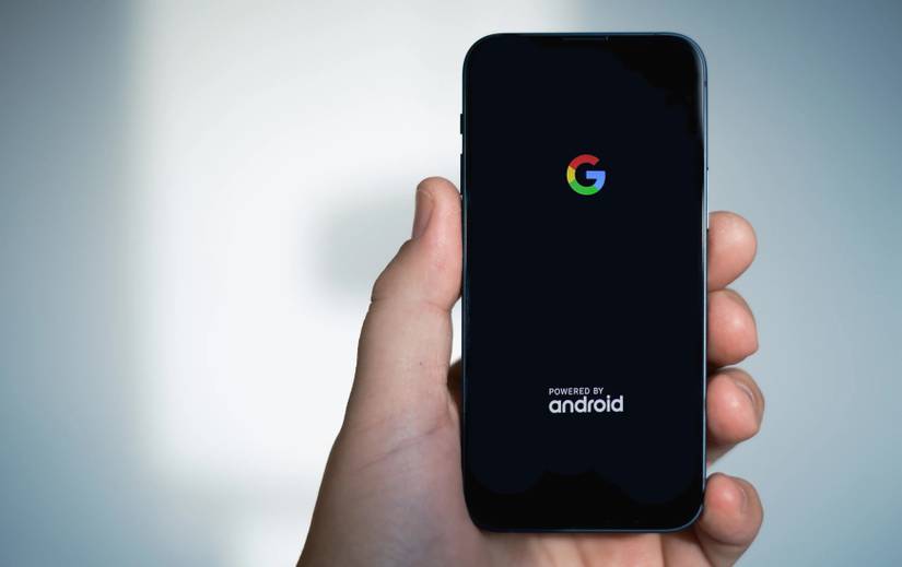 Could Pebble Make a Comeback as a Small Android Phone?