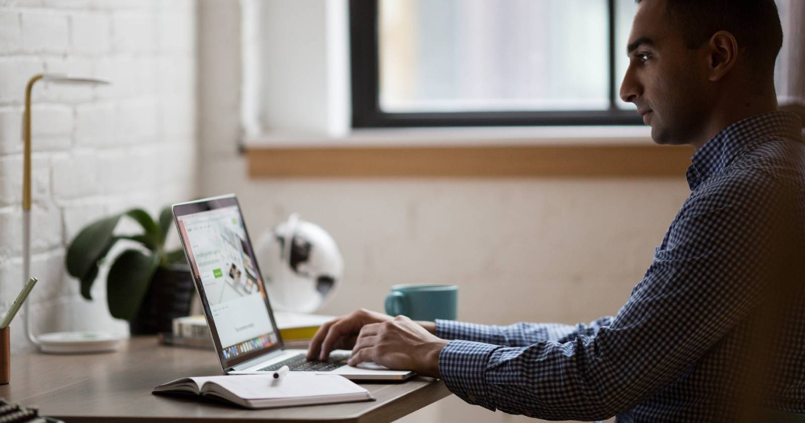 How To Use The Tee Command To Split Terminal Output On Linux