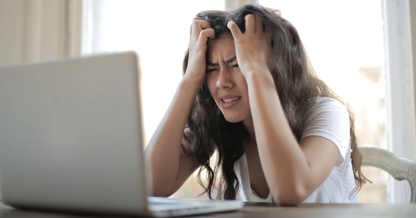 7 Dangers of Being on Your Laptop All the Time
