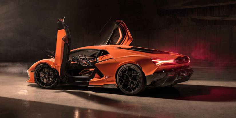 How the Lamborghini Revuelto Embraces the Future While Respecting Its ...