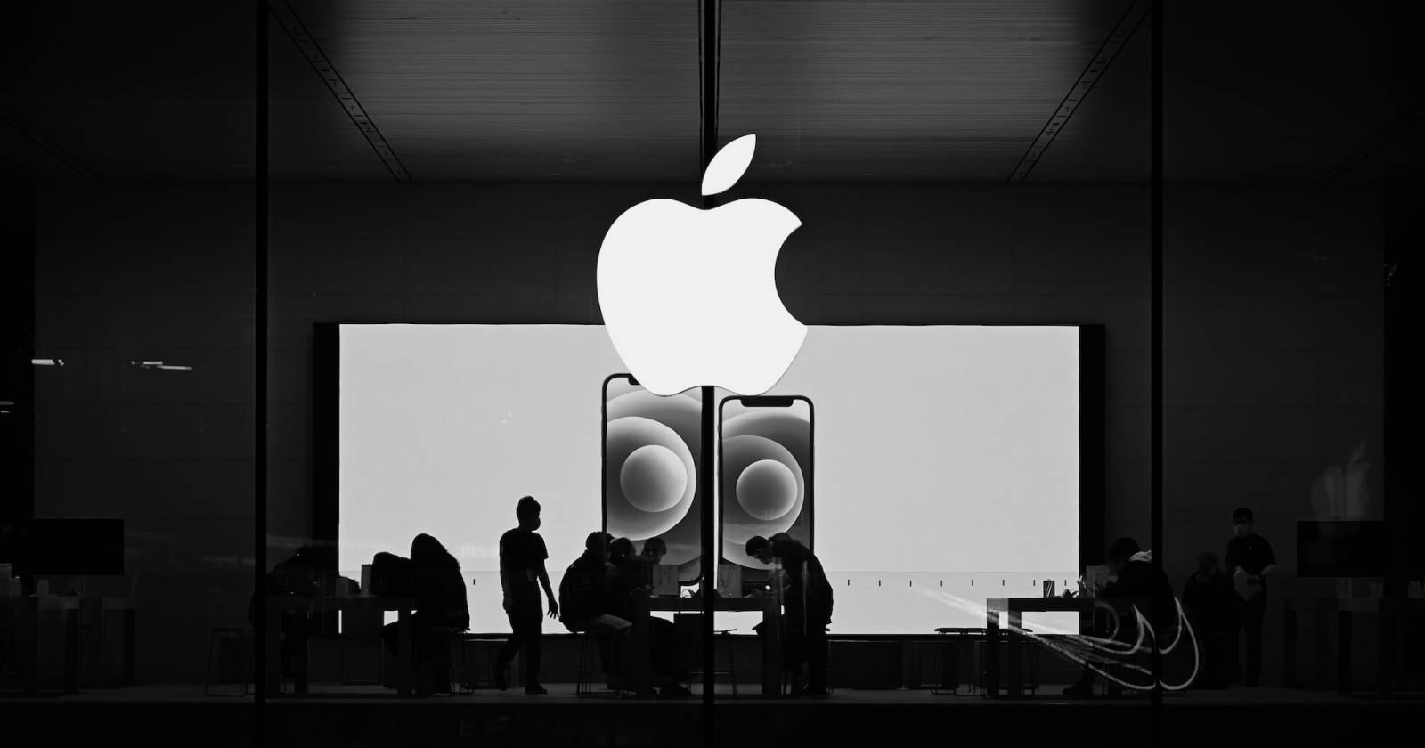 How Apple Uses the Decoy Effect to Make You Buy Expensive Products