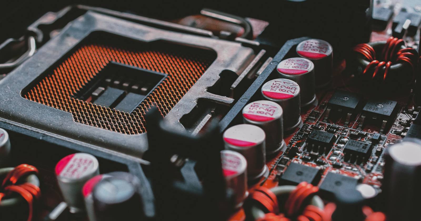 Why Your Motherboard Has CPU Power 1 and CPU Power 2