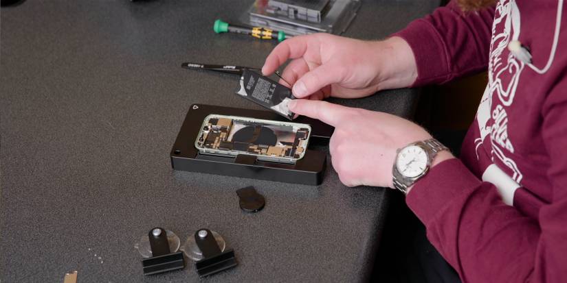 Samsung's Self-Repair vs. Apple's Self Service Repair Programs: Which ...