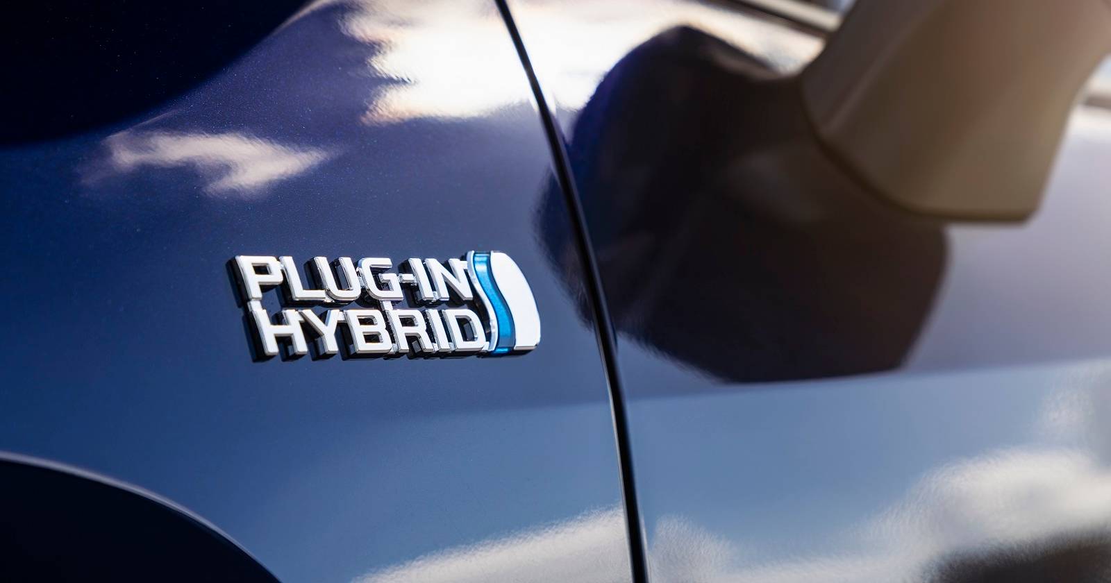 10 Long-Range Plug-In Hybrids That Are Great EV Alternatives