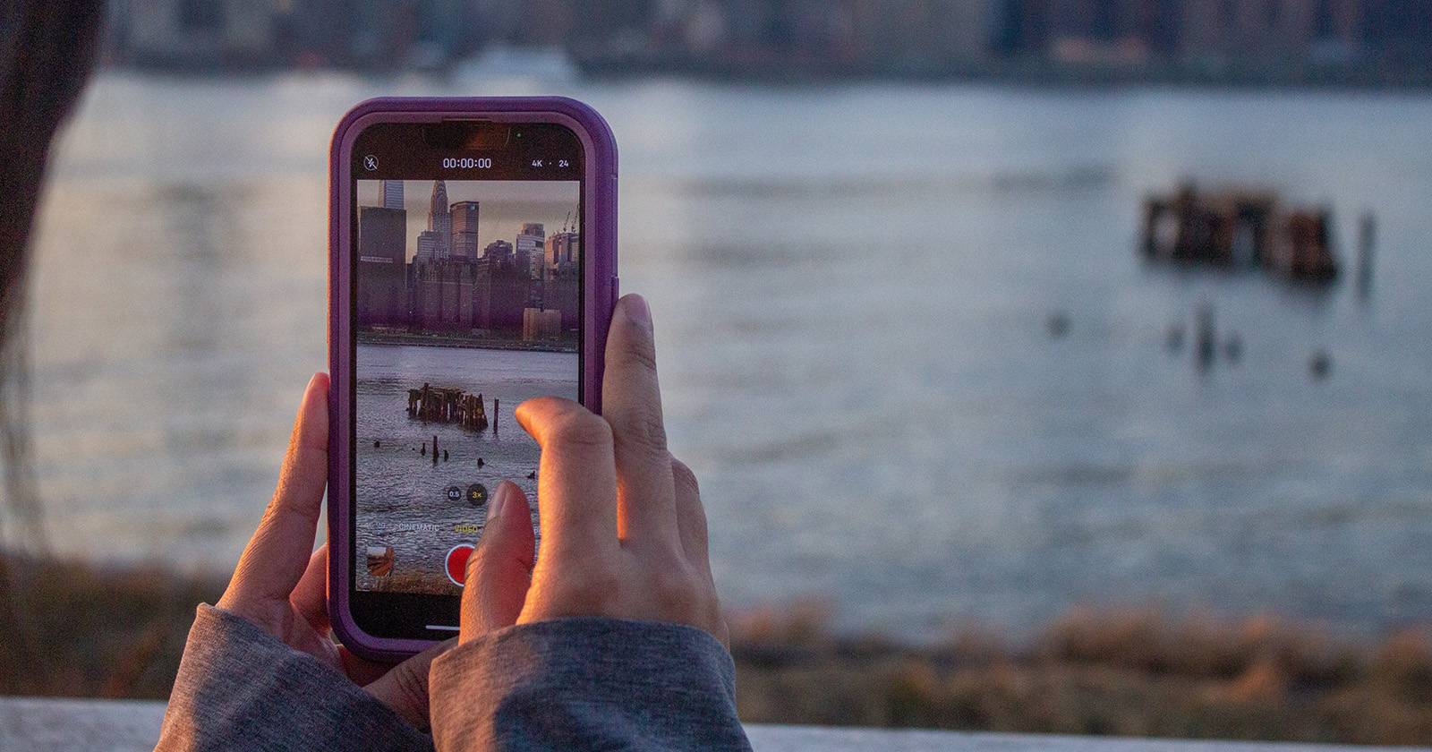 How to Avoid the 5 Most Common Injuries Associated With Cell Phone Use