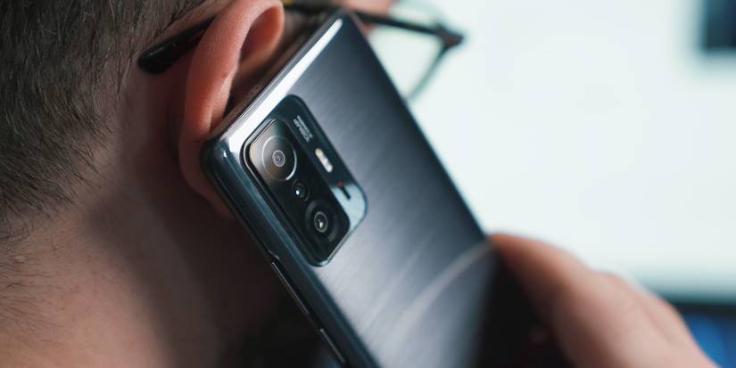 How to Avoid the 5 Most Common Injuries Associated With Cell Phone Use