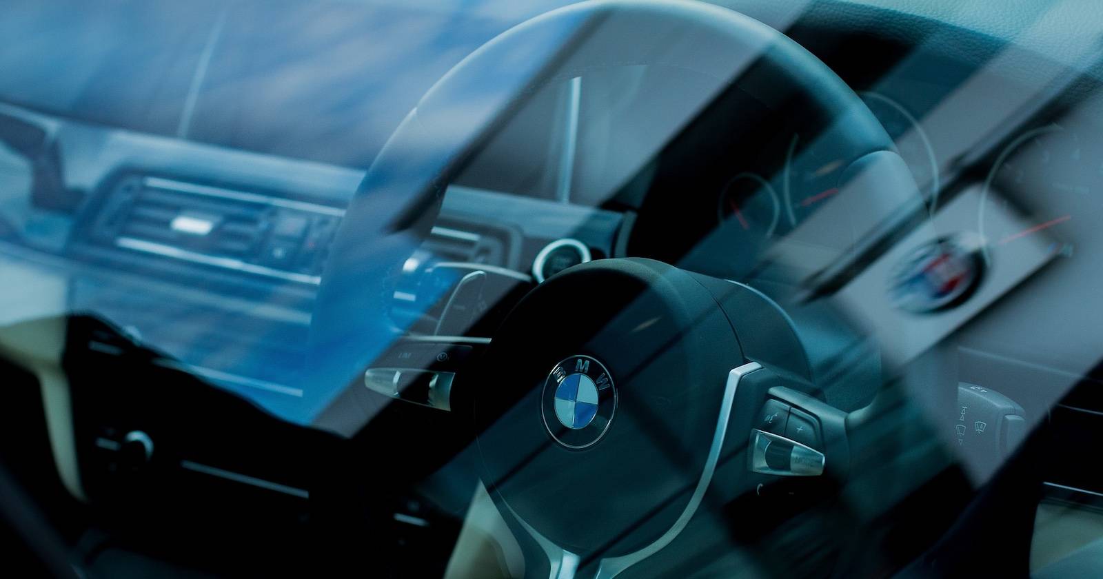 How to Avoid Reflections When Taking Photos