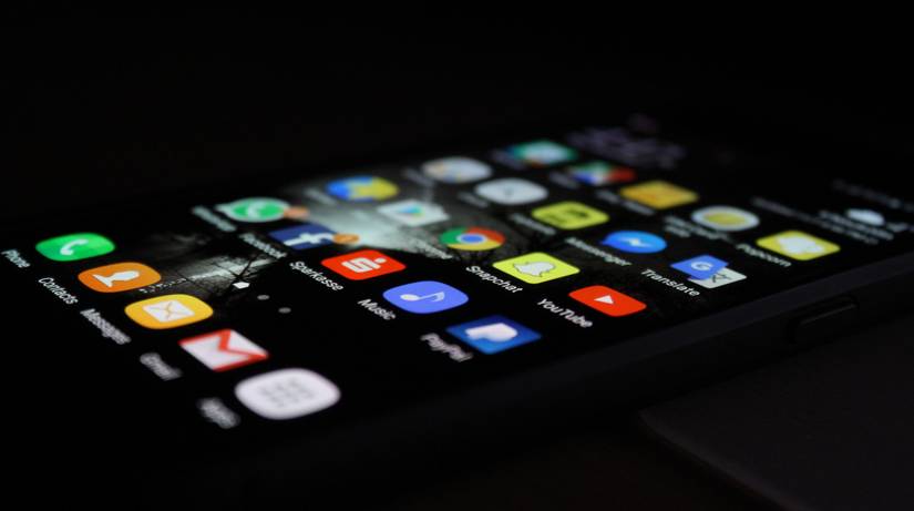 Dumbphones vs. Smartphones: What's the Difference?
