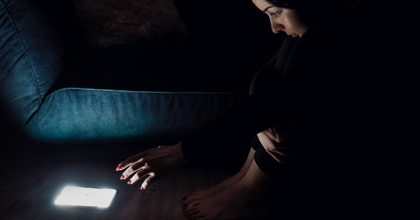 9 Key Scenarios When You Should Stop Using Your Phone