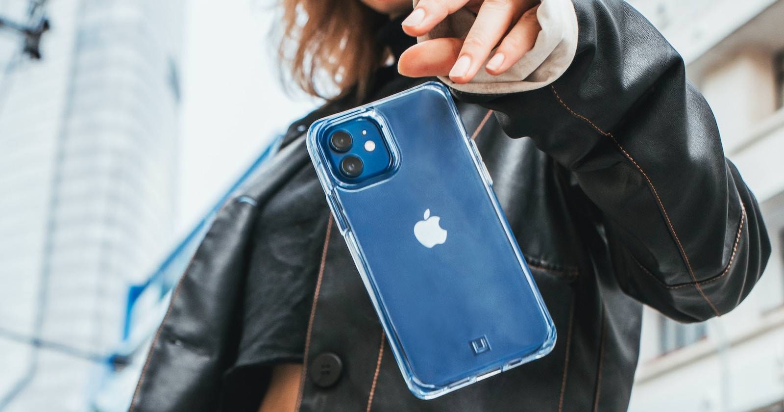 6 Reasons Why iPhone Users Are Ditching Cases and Screen Protectors